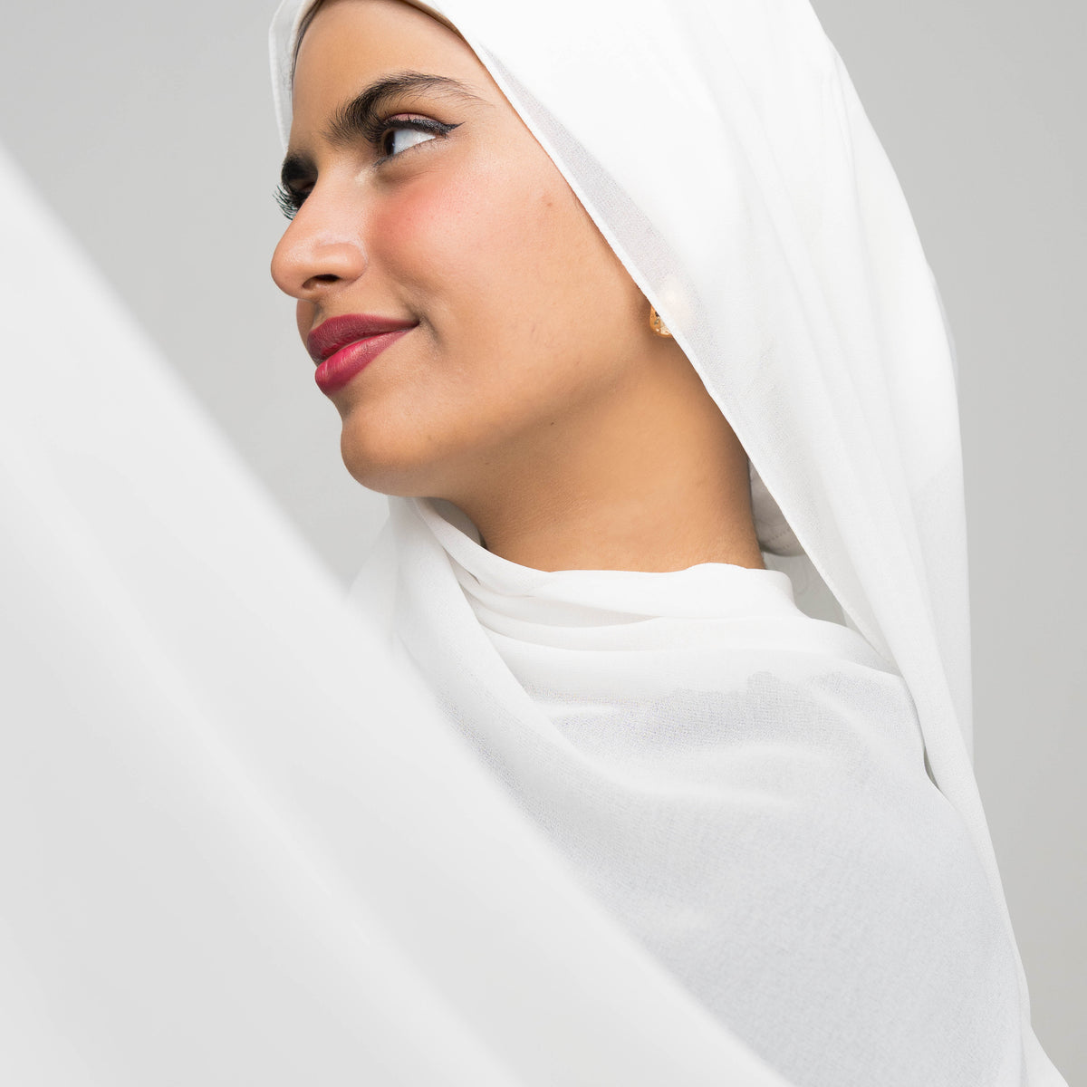 Pearl White Luxe Chiffon Hijab – Modest Essentials