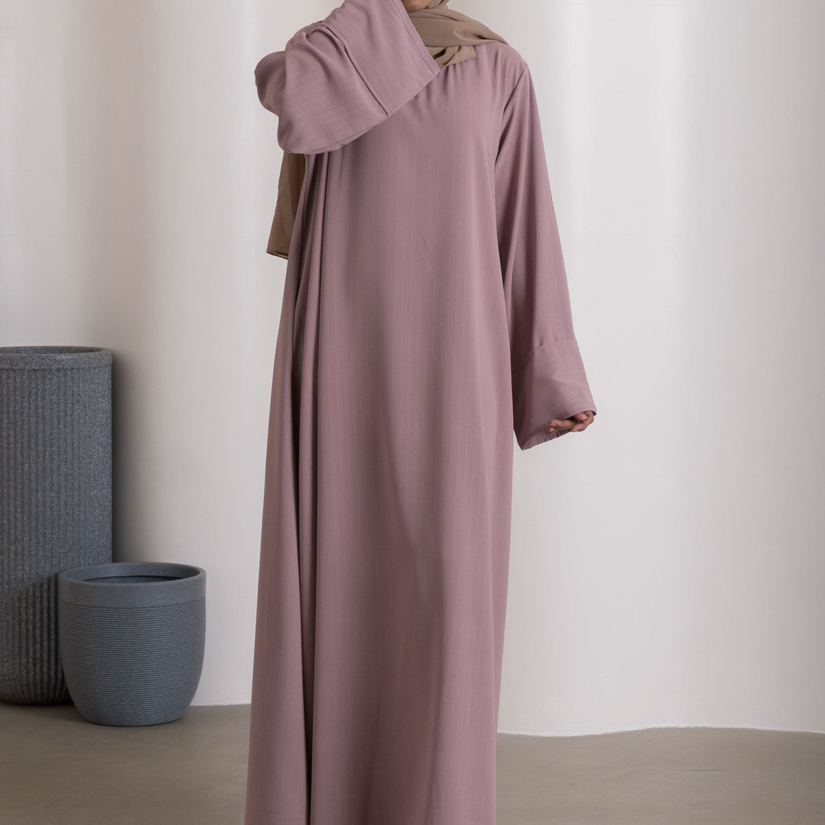 Layyan Everyday Abaya - Pink – Modest Essentials